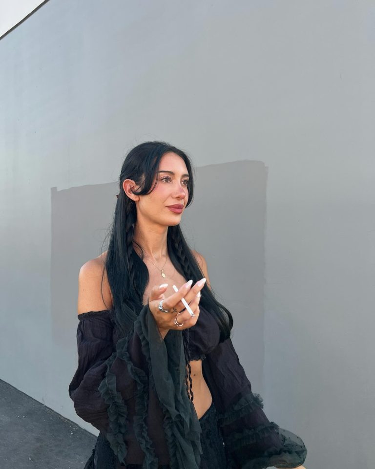Julia Wolf Age And Secrets Of The Indie Pop Sensation